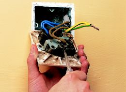 How To Replace Electrical Socket