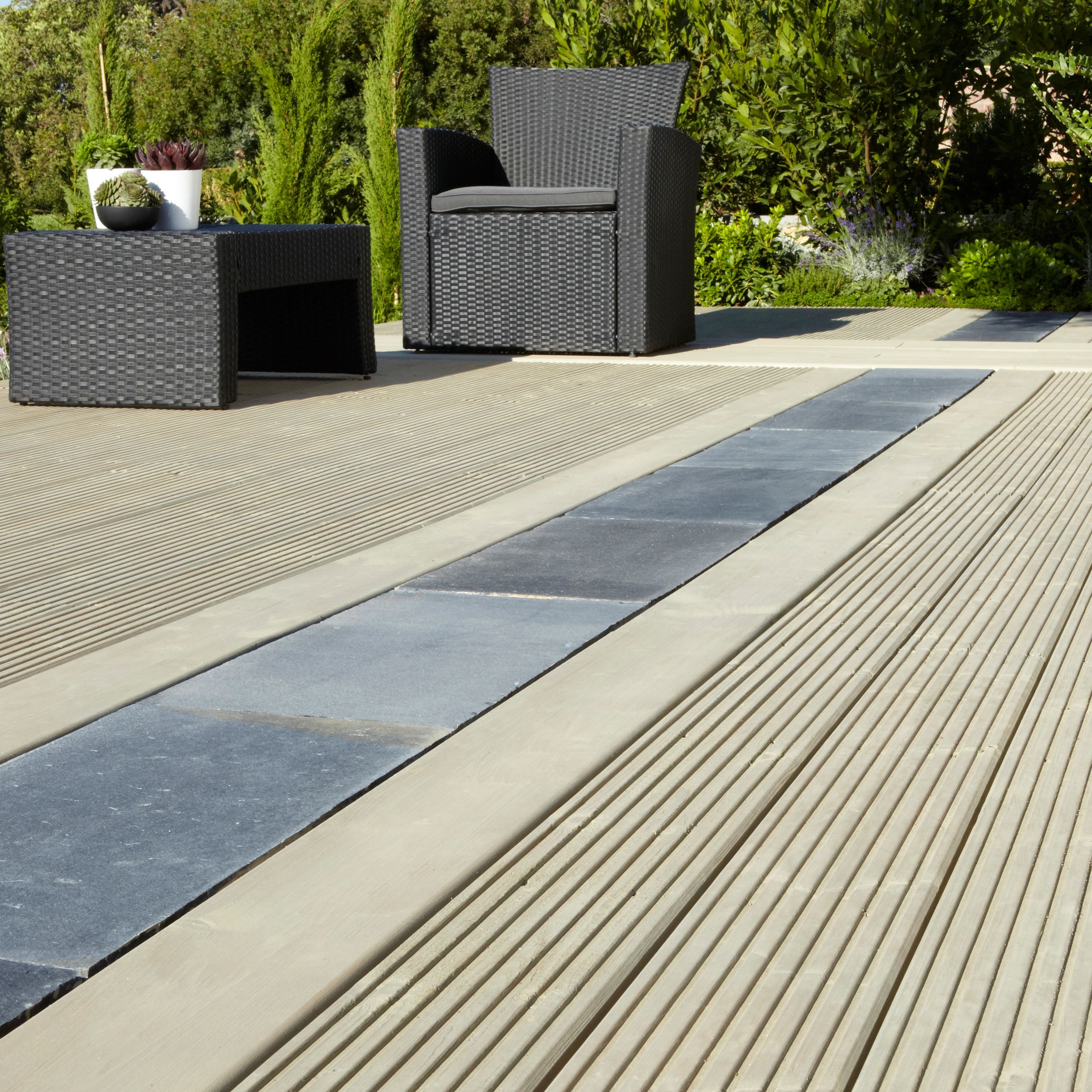 Decking ideas | Ideas & Advice | DIY at B&Q