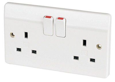 MK White 13A Switched Socket | Tradepoint