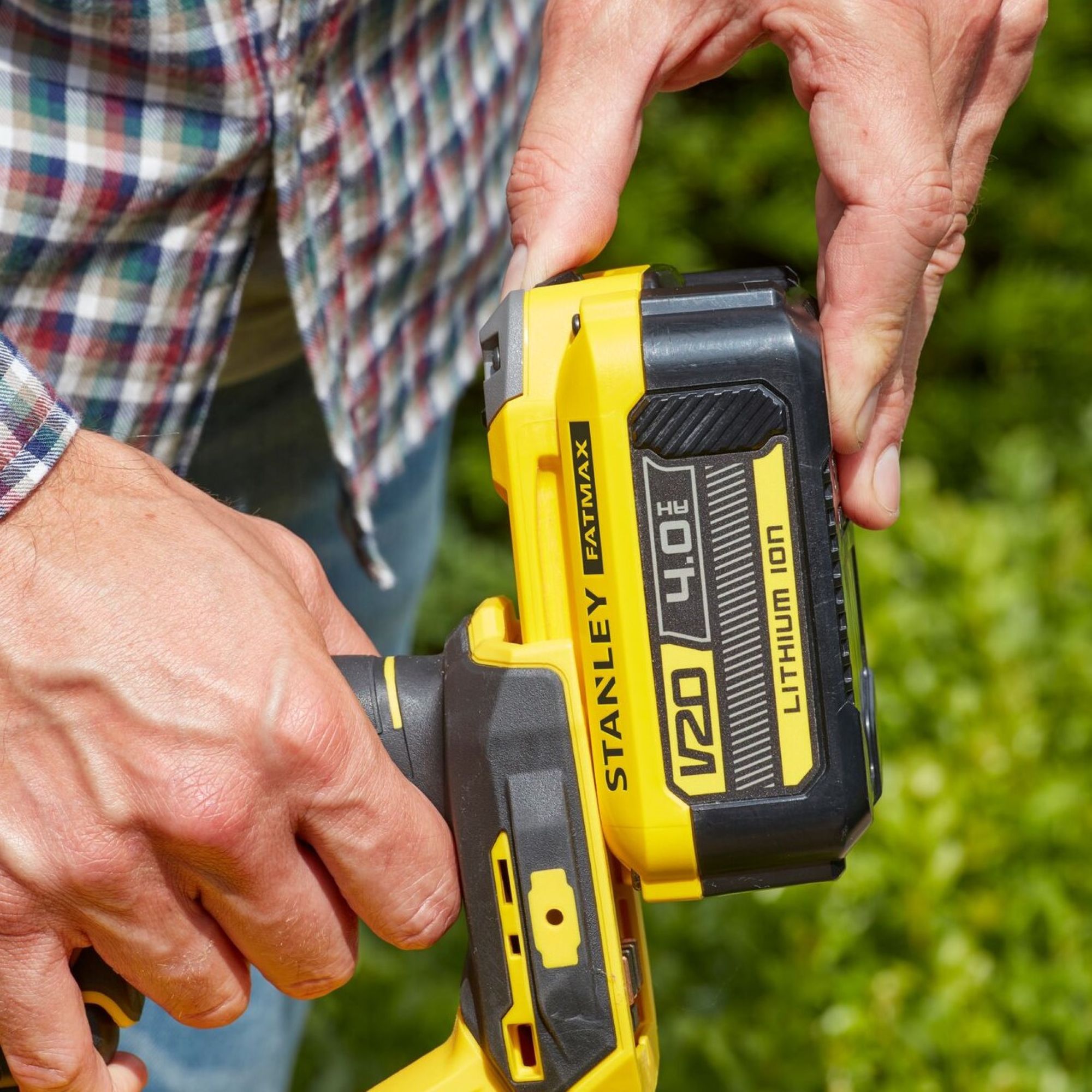 Stanley FatMax V20 18V Cordless 55cm Pole hedge trimmer (1 x 4Ah ...