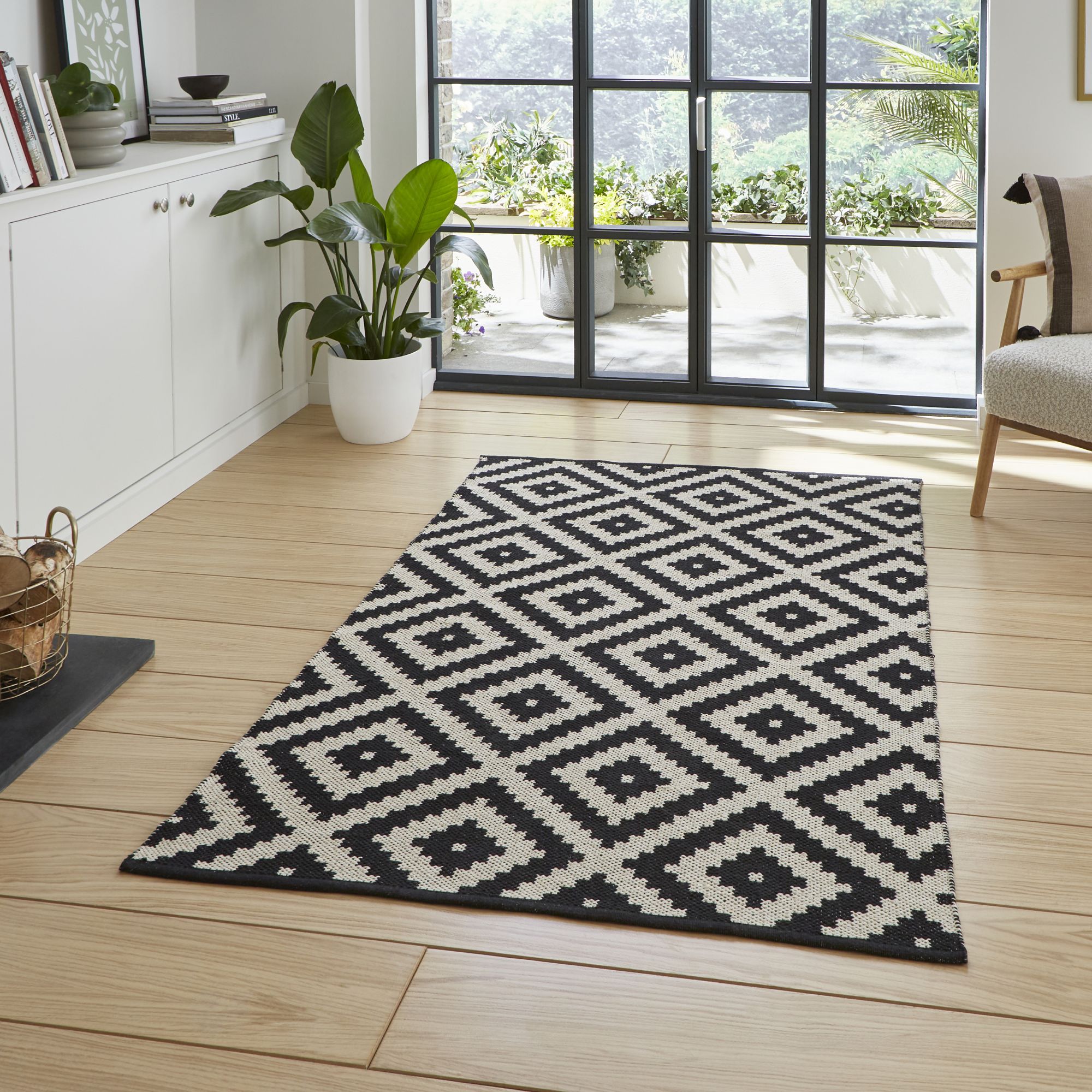 Zara Black & White Geometric Rug 170cmx120cm